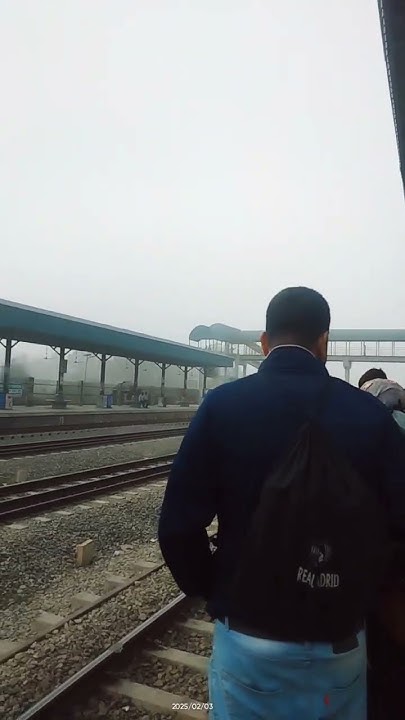 আমাদের কসবা স্টেশন ট্রেনের জন্য অপেক্ষা করা সময় ভিডিও করলাম - YouTube