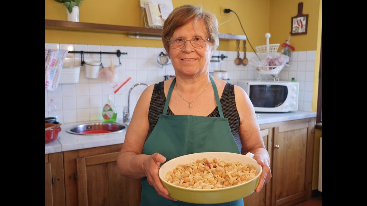 PASTA E CECI ALLA VECCHIA MANIERA - RICETTA DELLA NONNA MARIA - YouTube