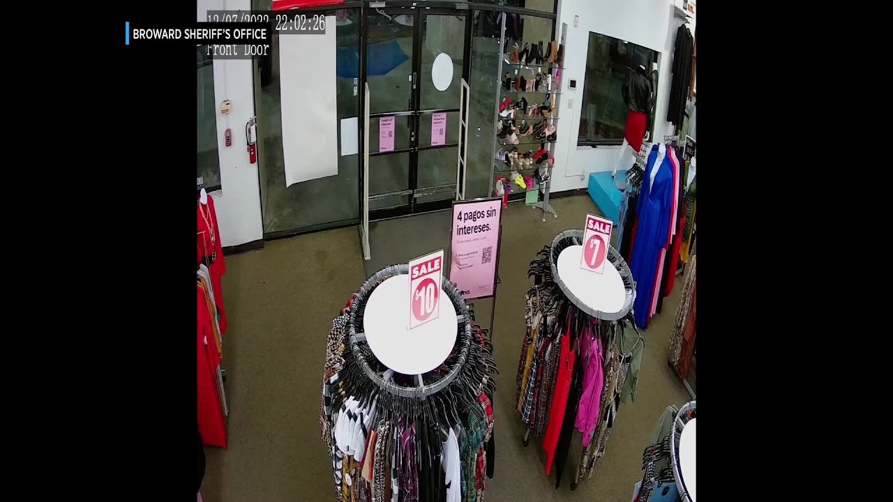 BSO: Surveillance video captures shoplifter locked in store - YouTube