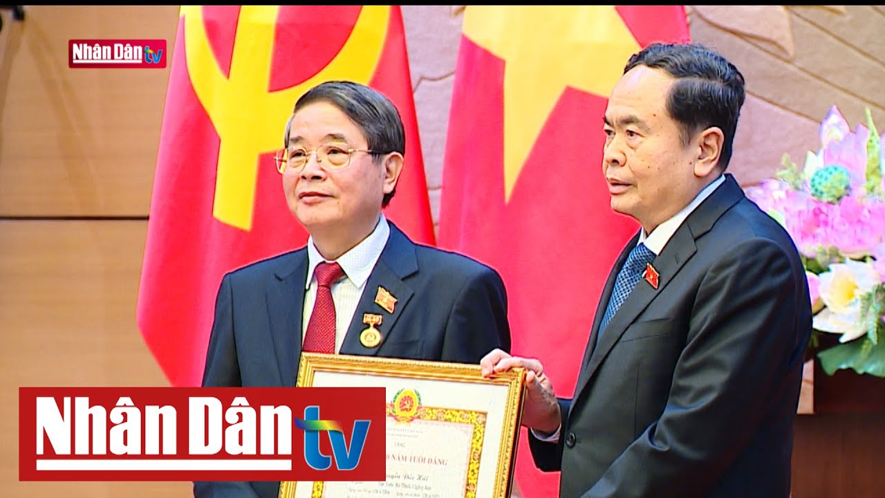 Chủ tịch Quốc hội dự Lễ trao tặng Huy hiệu 40 năm, 30 năm tuổi Đảng ...