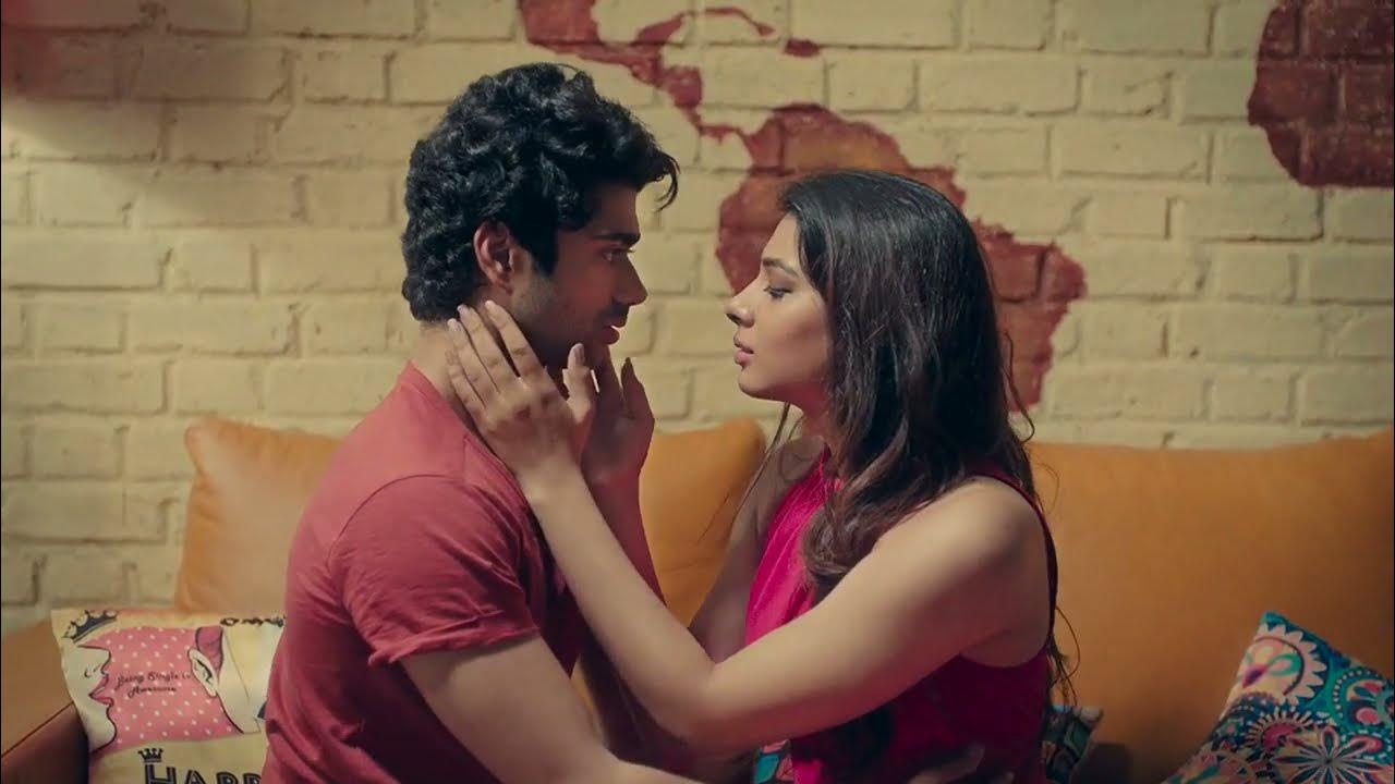 Natasha bharadwaj kissing scene - YouTube