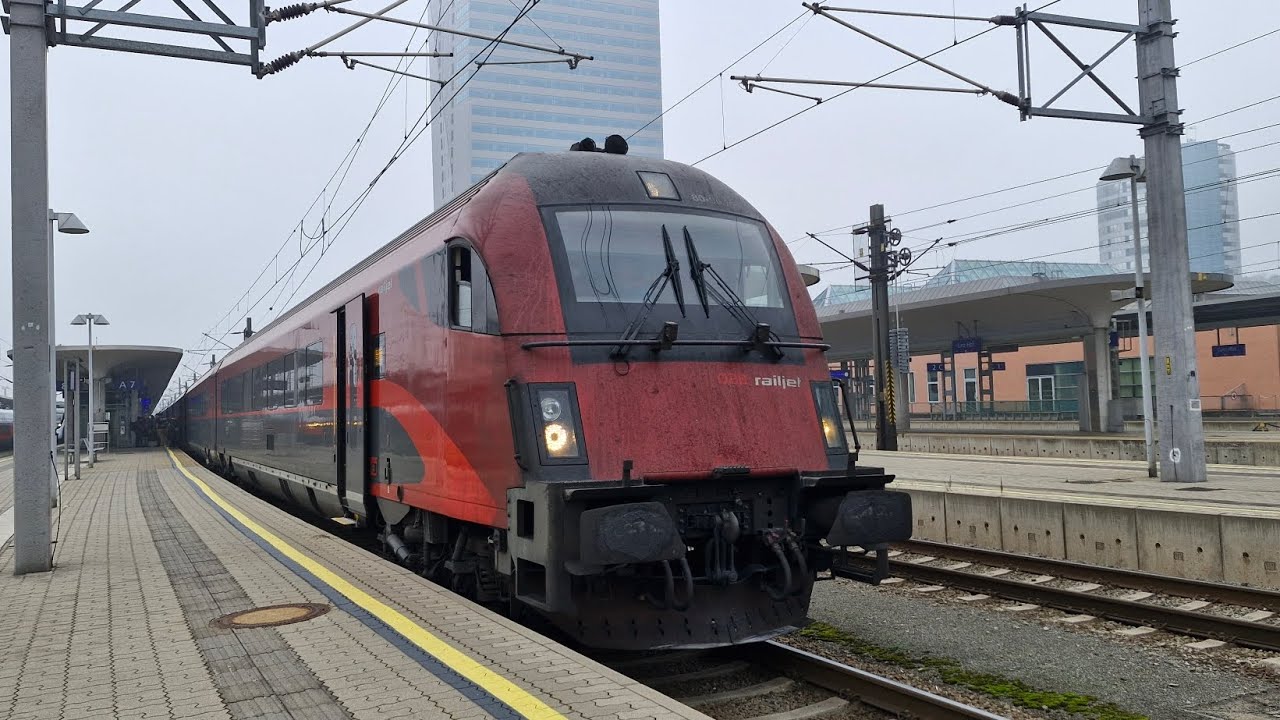 Ausfahrt des RJX nach Flughafen Wien und RJX nach Wien HBF - YouTube