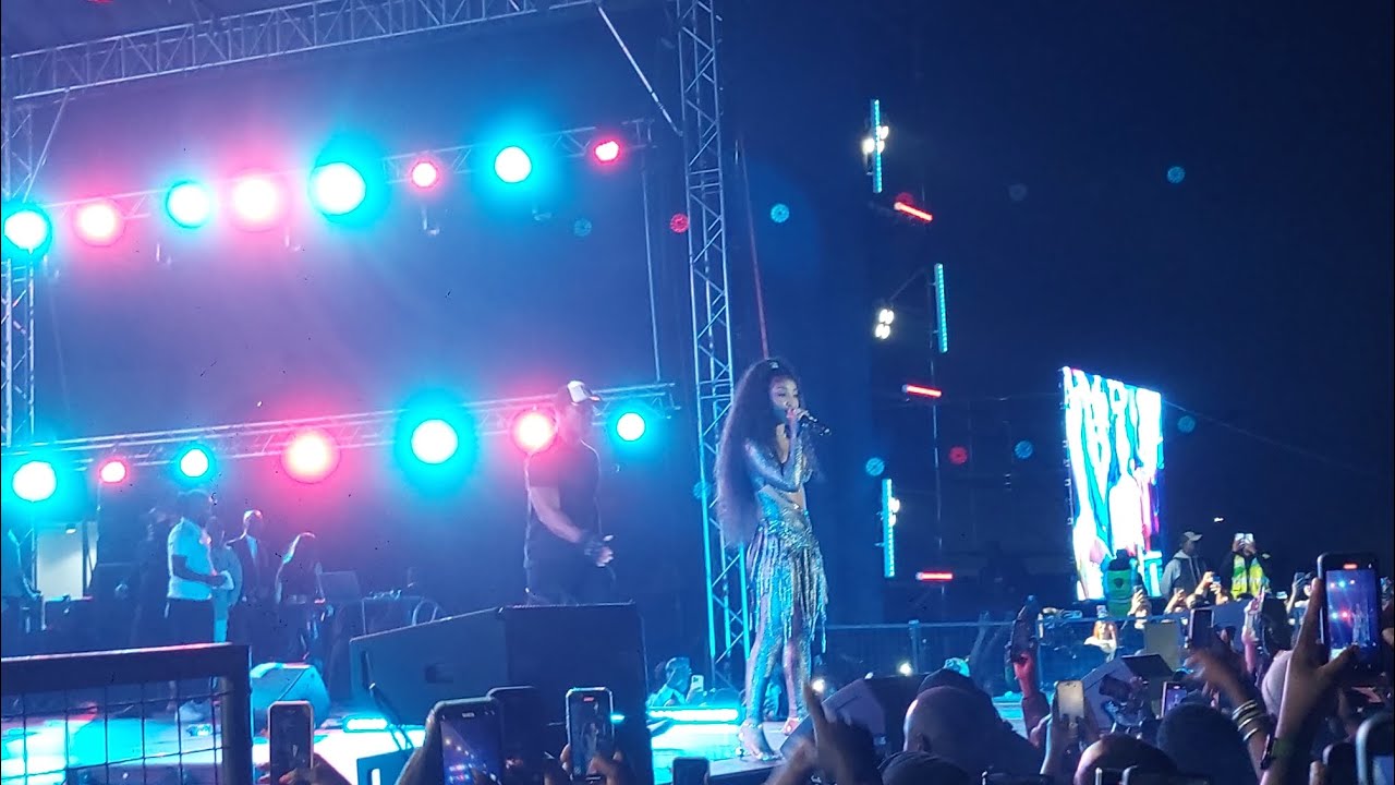 SHENSEEA CONCERT ENDS IN CHAOS AS SHE PERFORMS FOR 7 MINUTES ONLY ...