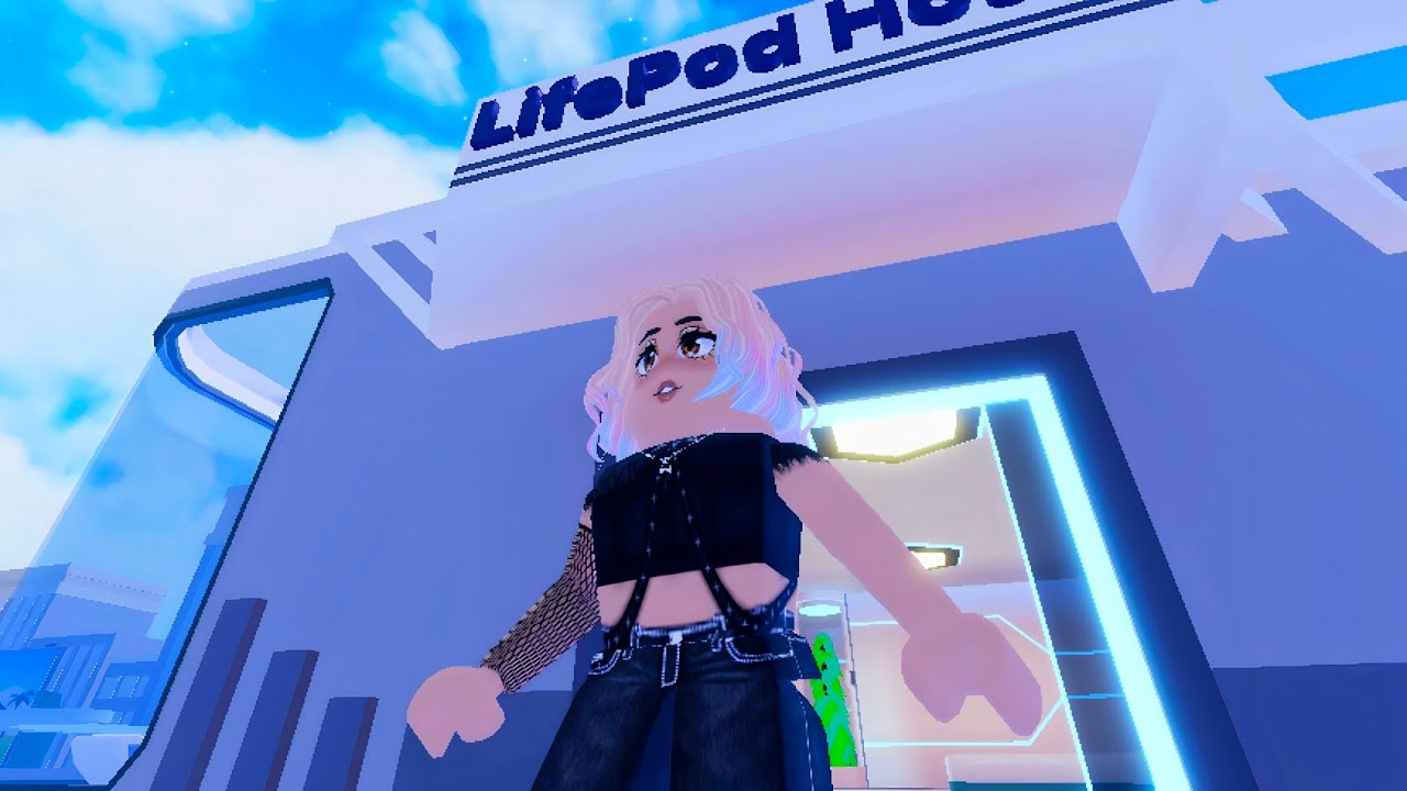 Trying the Lifepod Hotel | Livetopia - YouTube