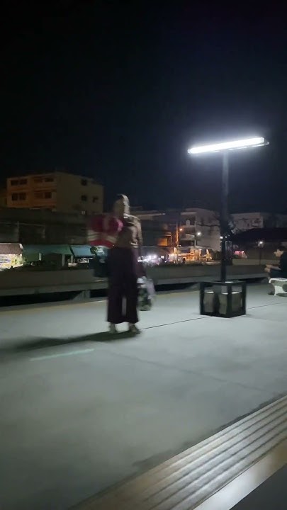 ขบวนรถด่วนที่ 83 ทำขบวนเข้าจอดสถานีรถไฟนครปฐม คฐ Youtube