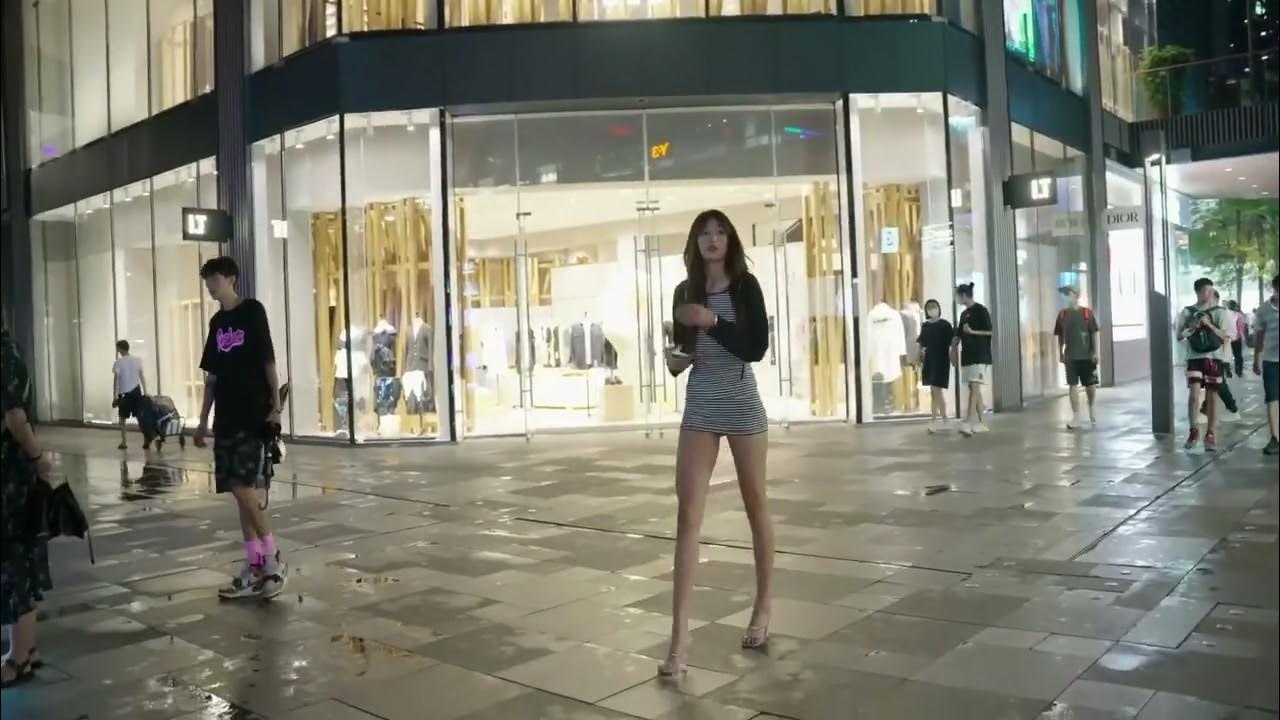 188cm高度的美女也是第一次在街上见到，还没有一个男生有他高的 - YouTube