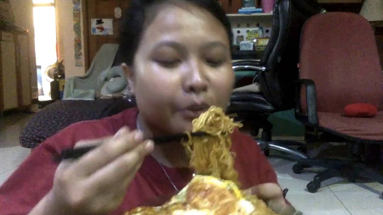 Indonesian Girl Eats 2 Package of Indomie with 2 Eggs (Cewe Indo Makan ...