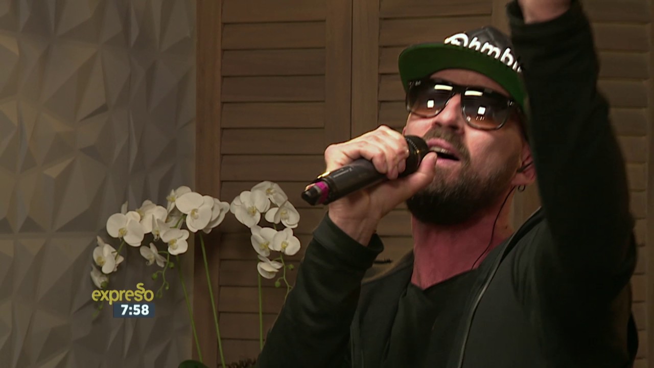 German Reggae Musician performs "Superiorl" - YouTube