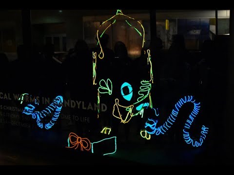 AWESOME HOLIDAY WINDOW DISPLAY AT NEIMAN MARCUS! - YouTube