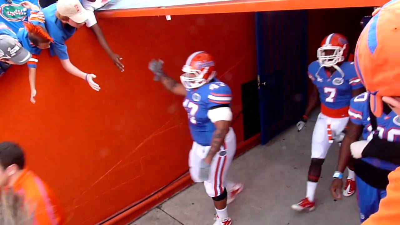 UF Gators walking out into the "Swamp" - YouTube