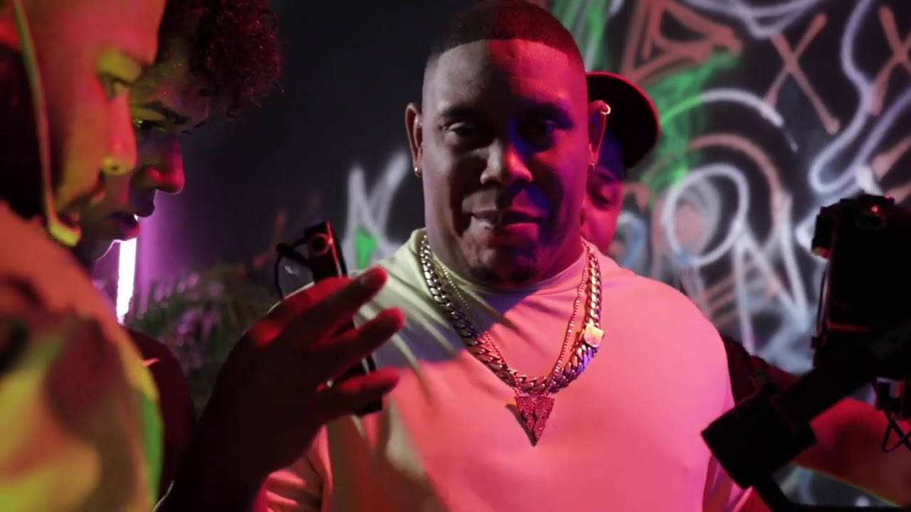 Bulin 47 y El Tonto detrás de cámara del video TA' QUE QUEMA - YouTube