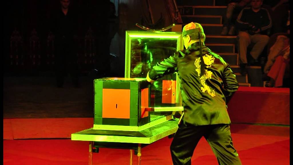 "Origami" - волшебная иллюзия шоу "Welcome to Las Vegas" - YouTube