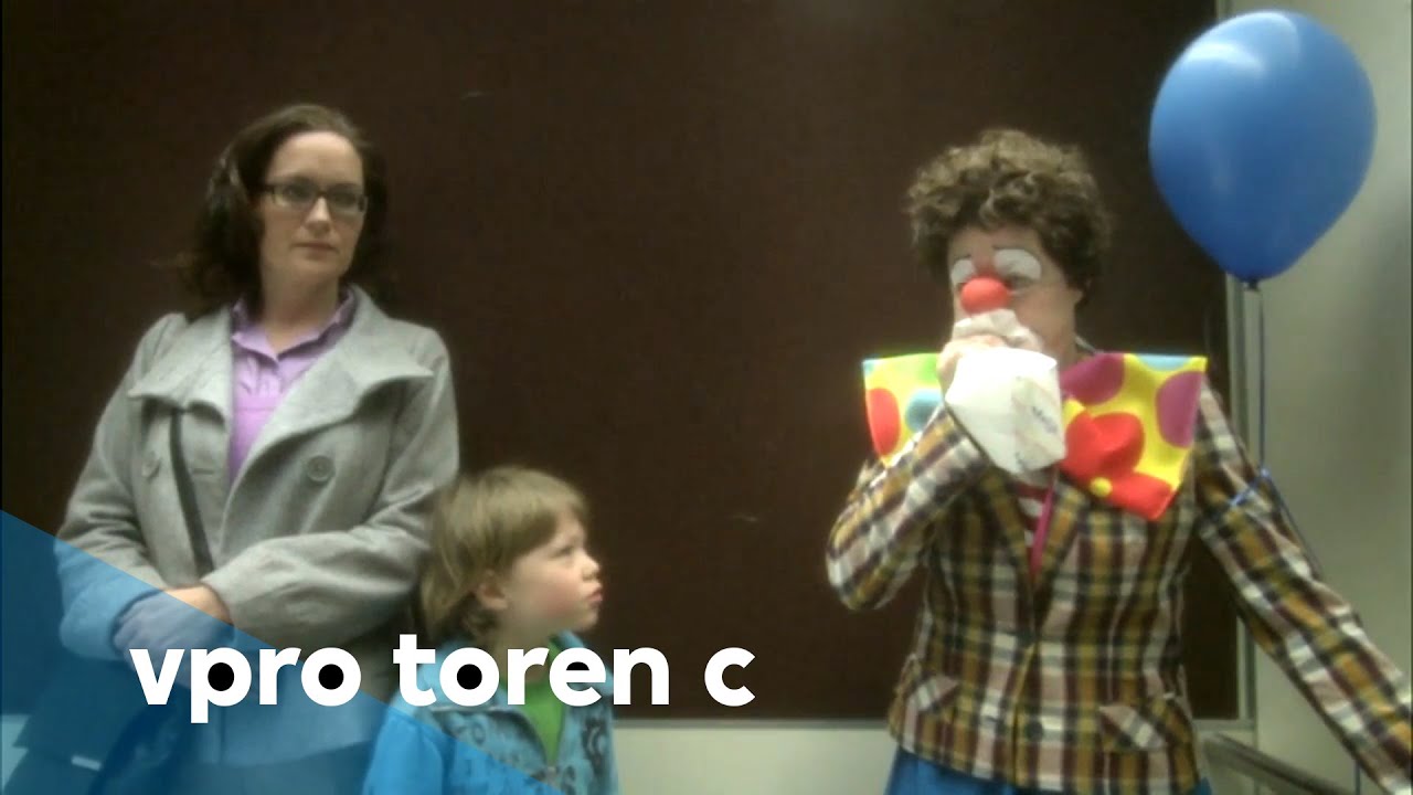 Clown in de lift - Toren C - YouTube