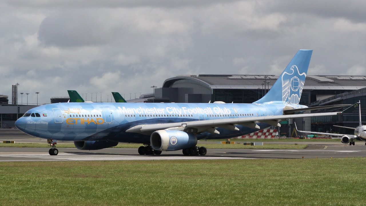 Etihad A330 Blue Moon departing Dublin Airport - YouTube