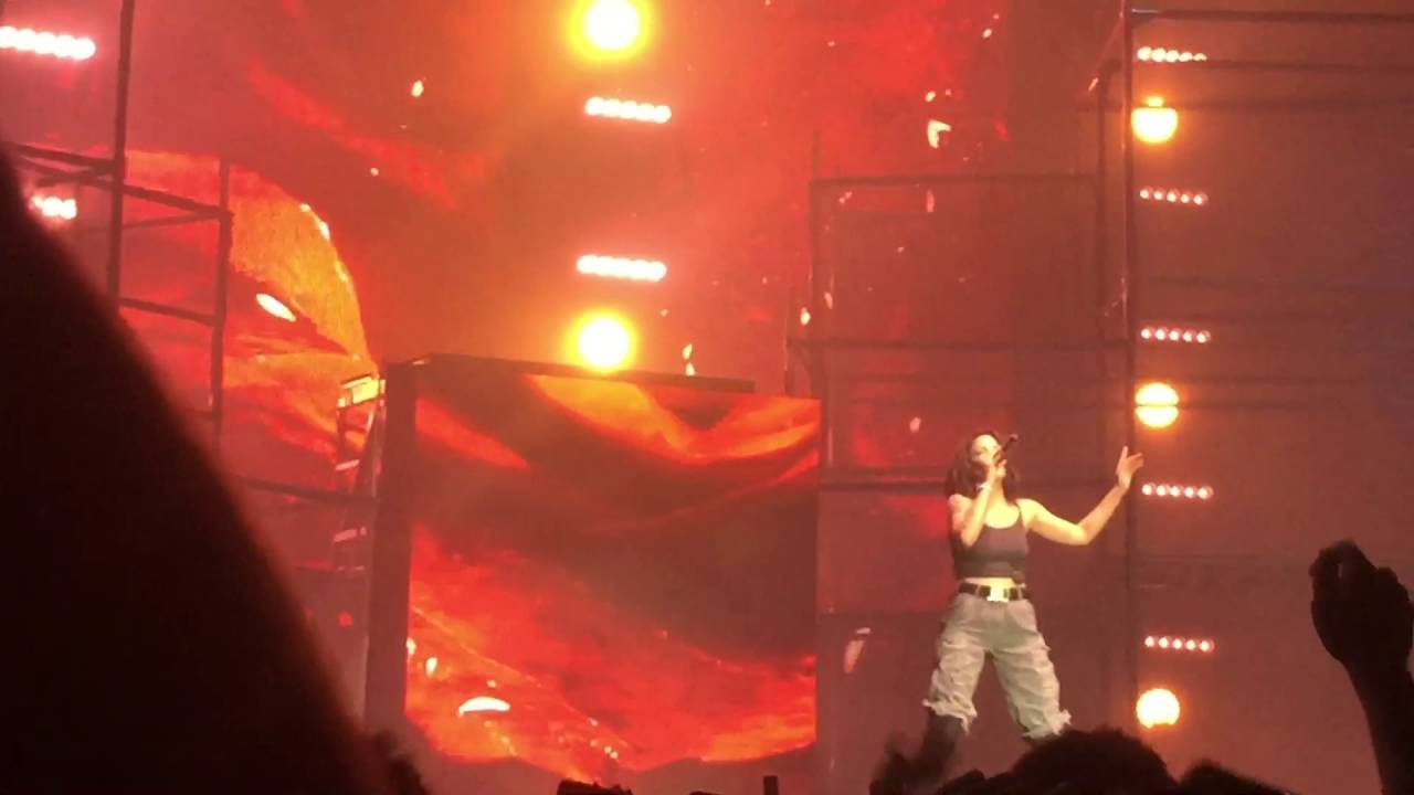 Halsey- Closer LIVE (Seattle, 9/2/16) - YouTube