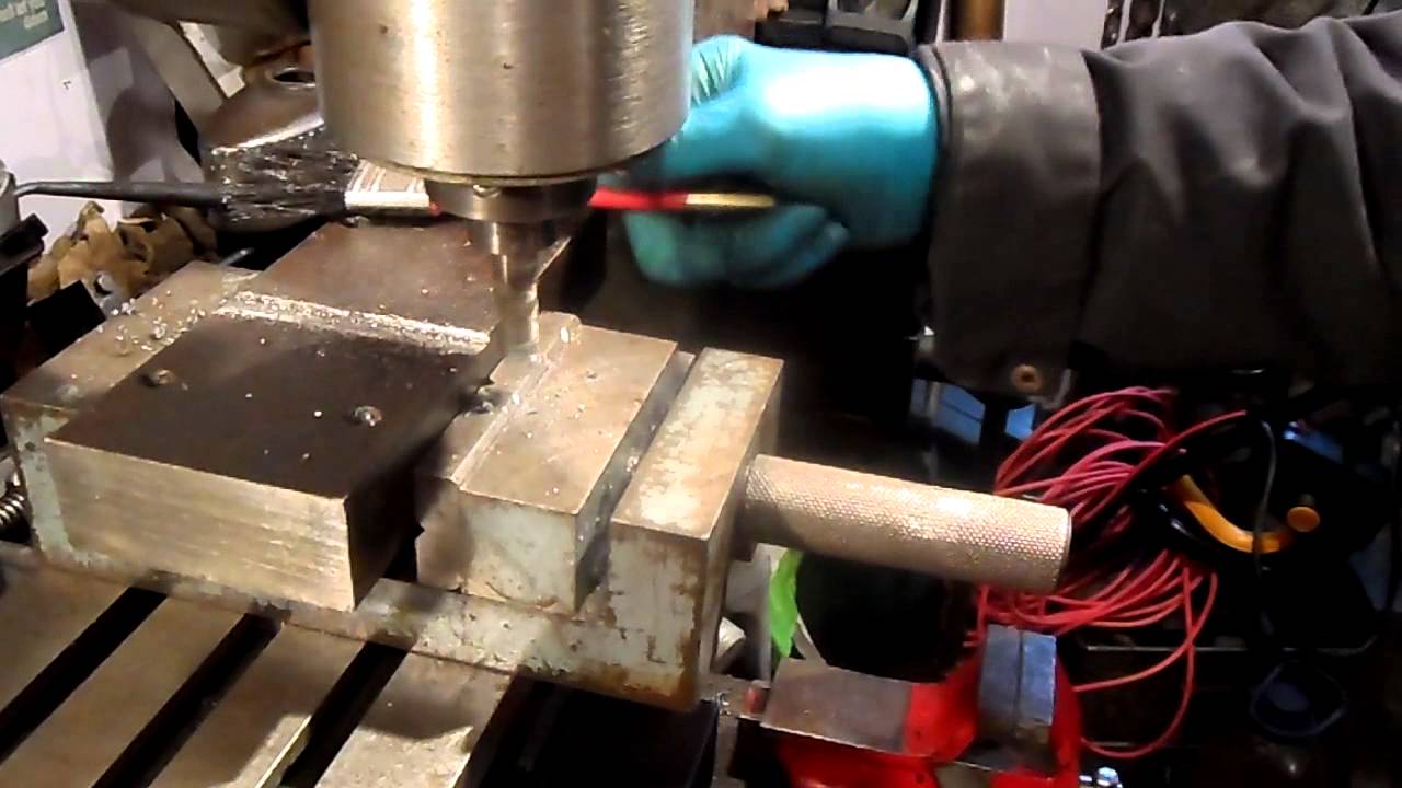 Restoring a homemade vintage milling machine - YouTube