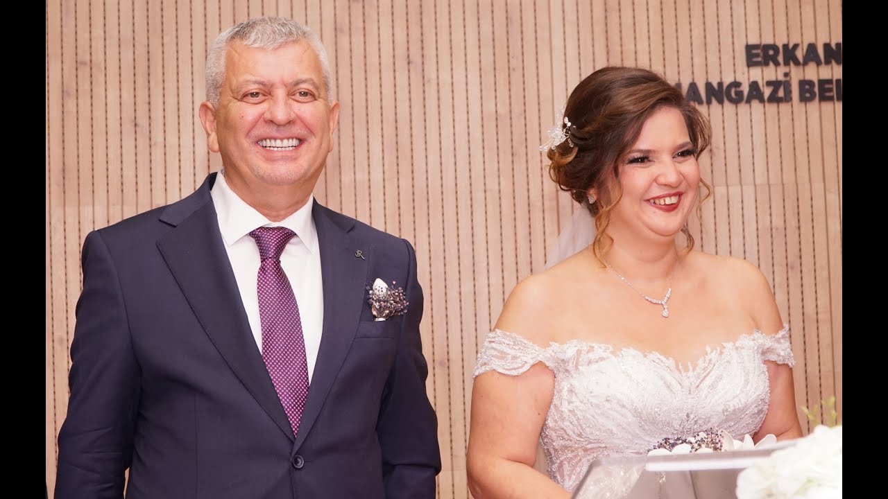 ECE AKDAĞ VE MUTLU ESENDEMİR ÇİFTİ DÜNYAEVİNE GİRDİ - YouTube