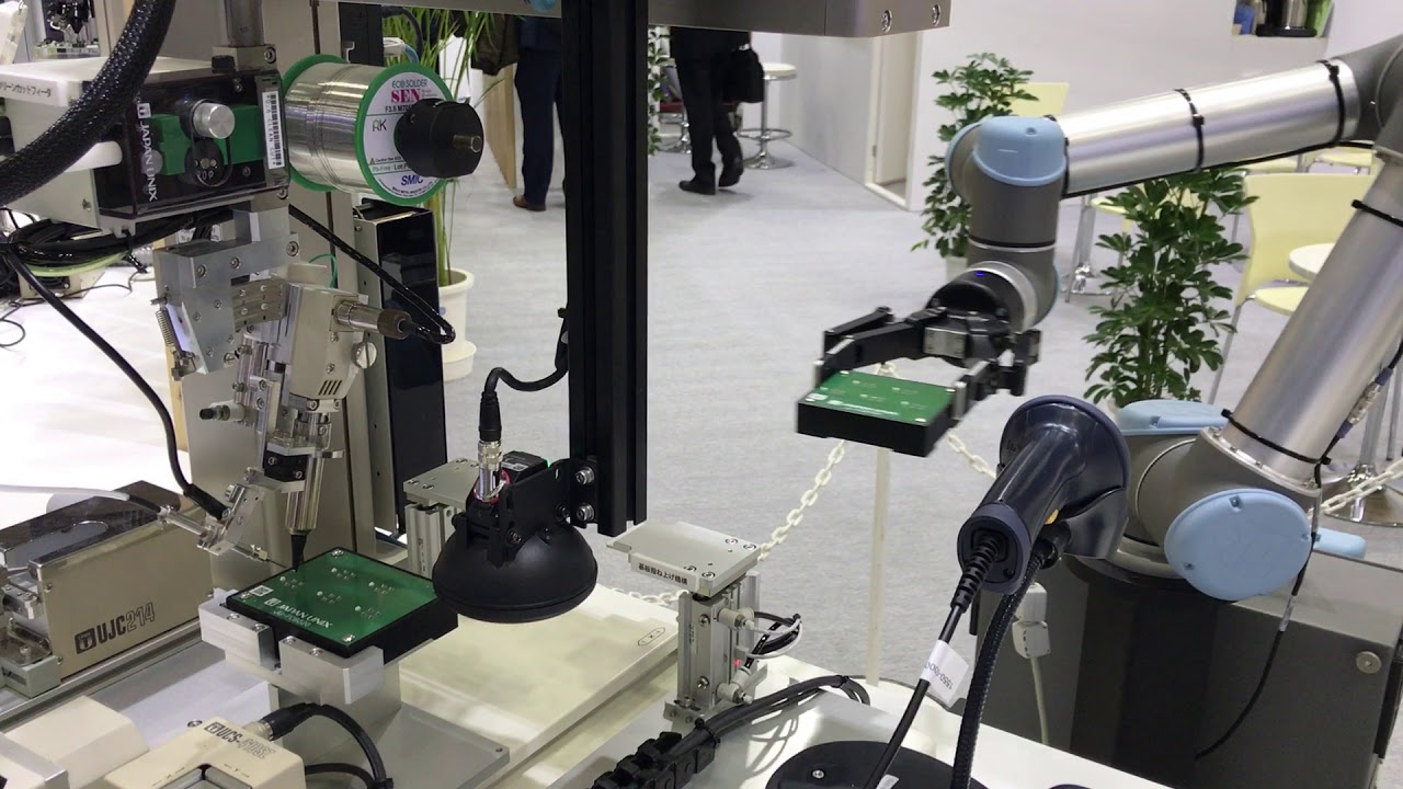Soldering robot + collaborative robot - YouTube