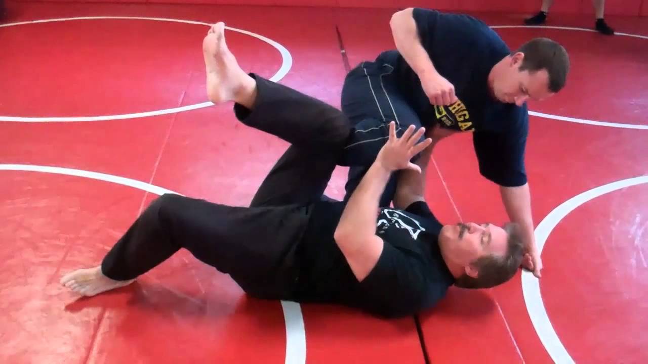 MMA fighter Dan Severn training local deputies - YouTube