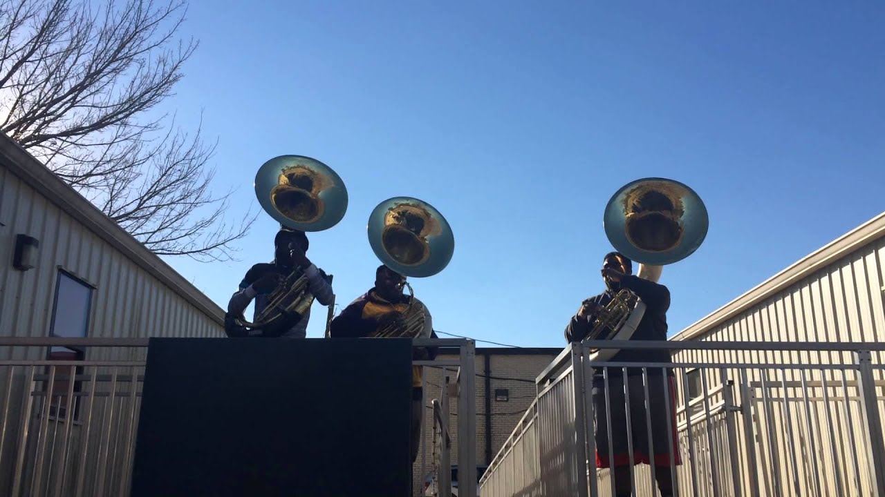 Mck hs 3/6 blue horses:stinky pinky tuba fanfare - YouTube