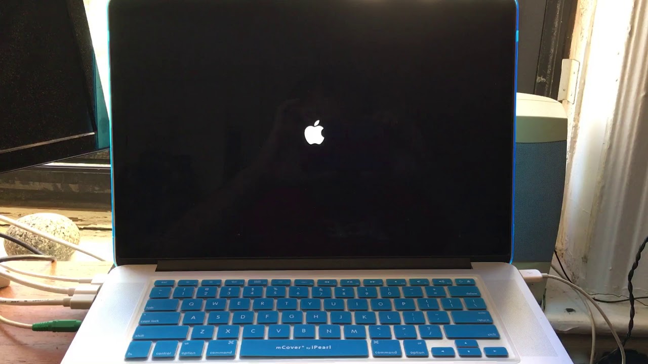 MacBook Pro cold boot - YouTube