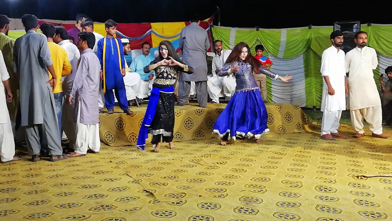 Ik howaan main - YouTube