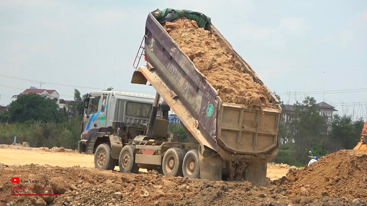 Special Overload Dumper Truck Spreading Dirt Operating Job Dozer - YouTube