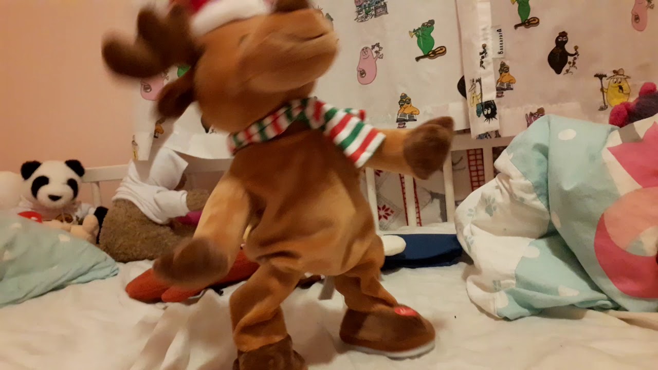 Weird Dancing Reindeer - YouTube