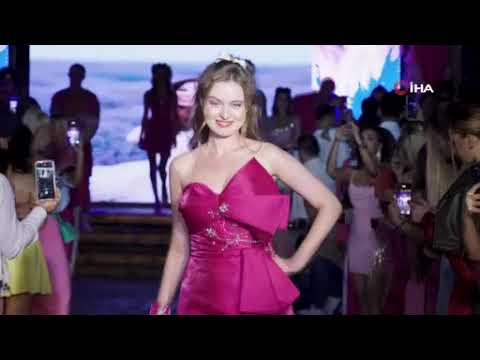 Demet Şener ve Özge Ulusoy “Barbie” bebek oldular