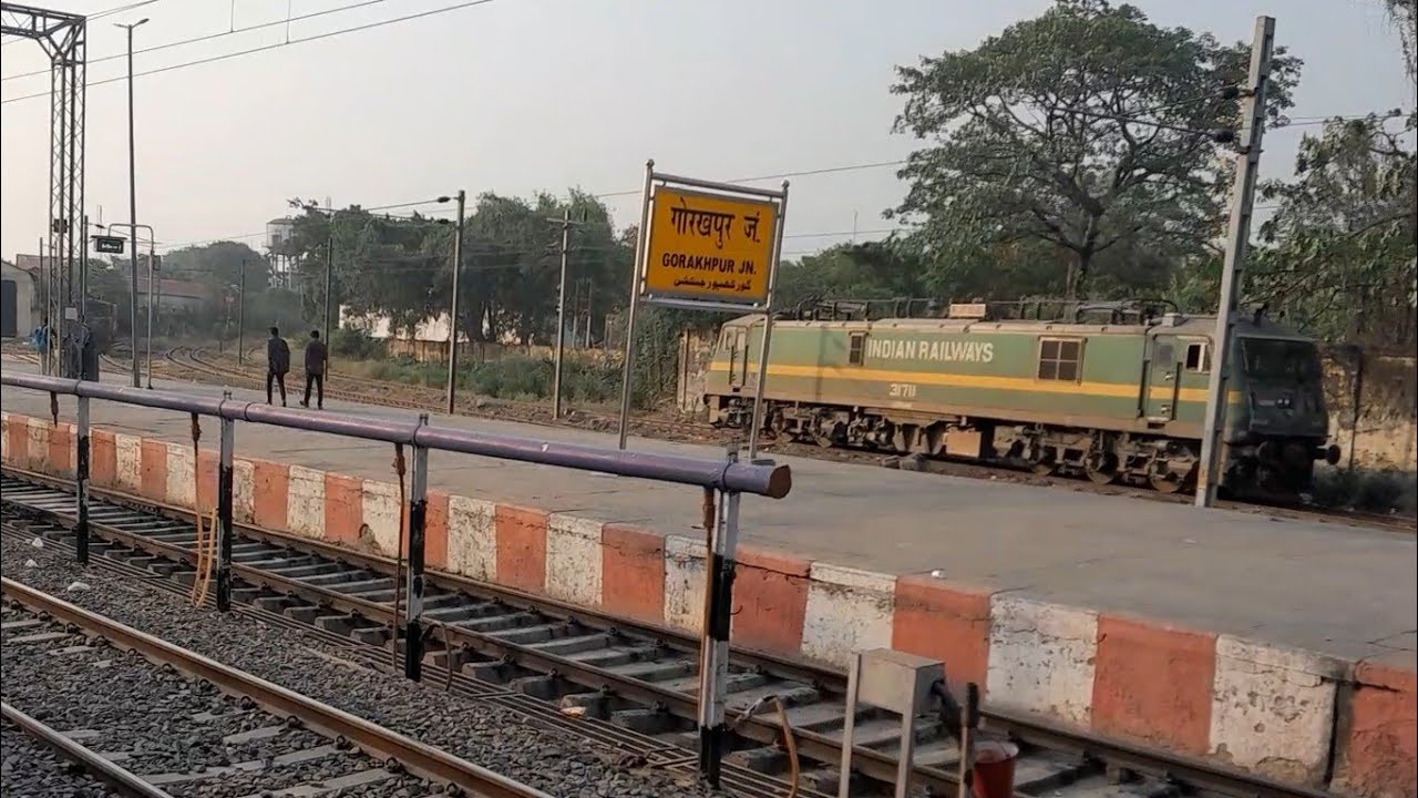 Arrival at World's 2nd longest platform | Gorakhpur Jn | NER - YouTube