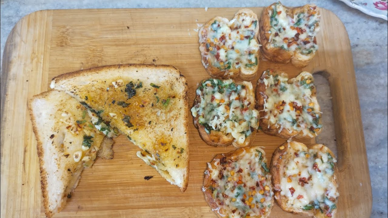 Easy recipe of 2 types of cheesy garlic bread at home - YouTube