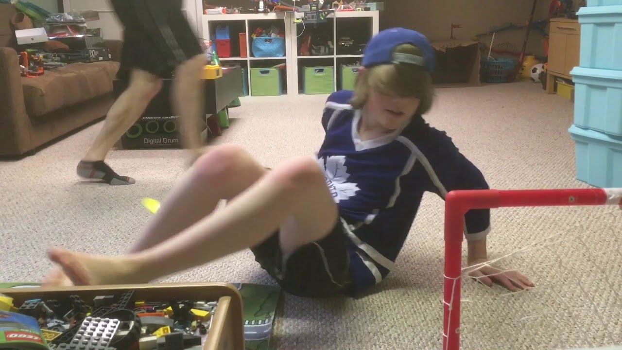 Mini-Stick Hockey League season 2, regular season game #8. - YouTube