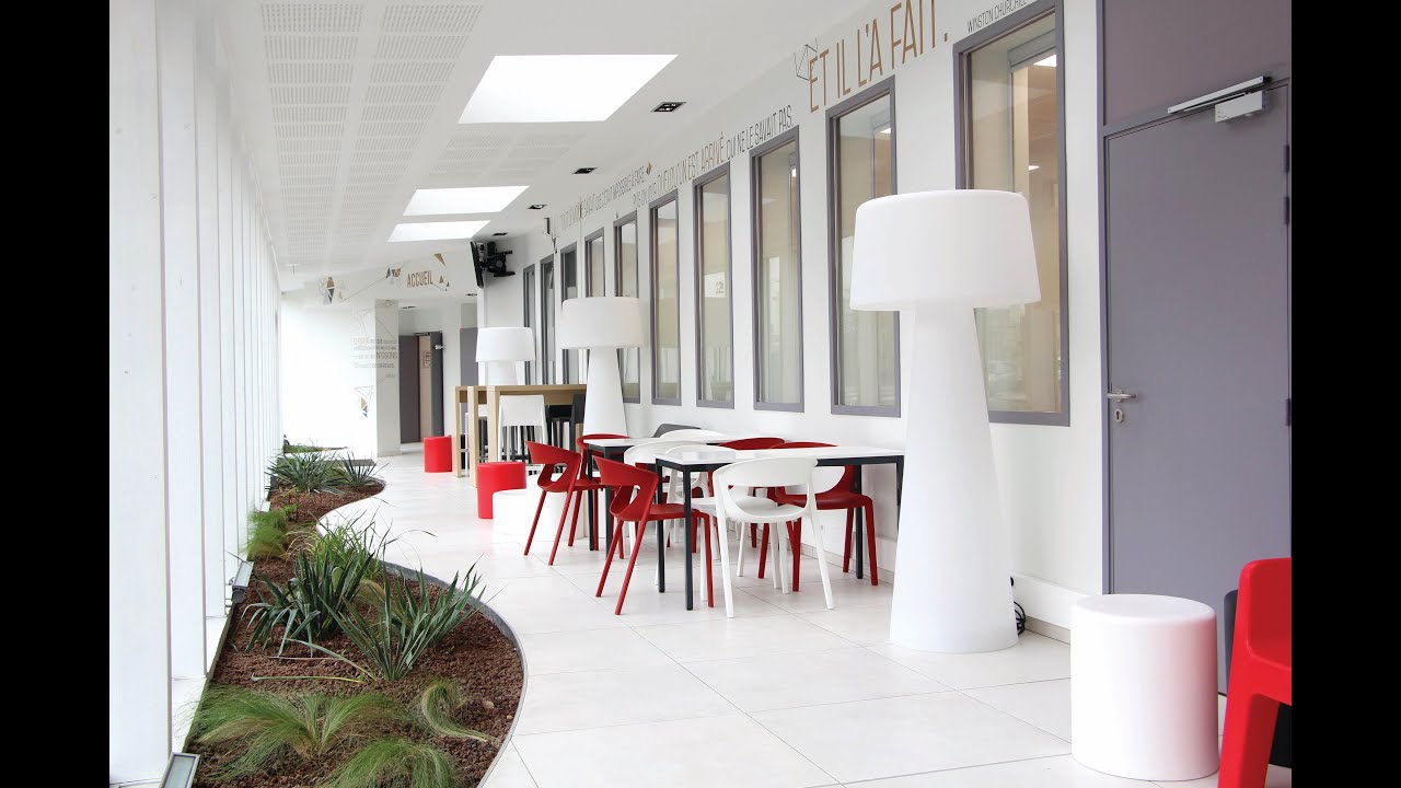 Découvrez le campus de l'ISCOM Lyon ! - YouTube