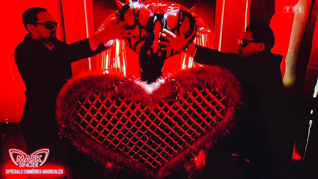 Mask Singer 2025 : La dame de coeur dévoile son identité - YouTube