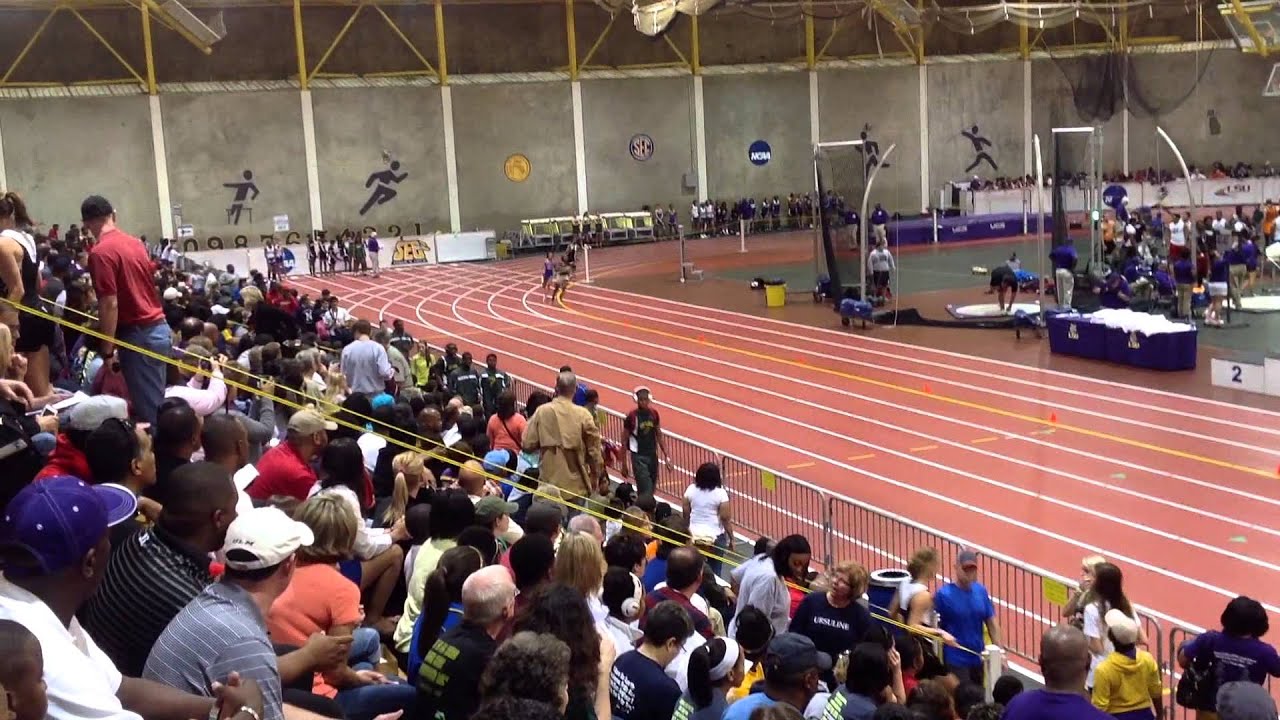LSU High School Indoor Qualifier 2013 4x200m relay - YouTube
