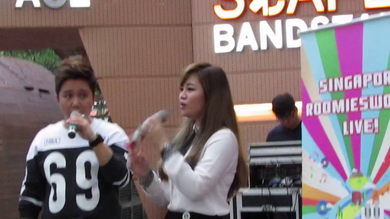 Benjamin Lim & Mint Leong @ Roomies World @ Scape Bandstand - 小酒窝 - YouTube