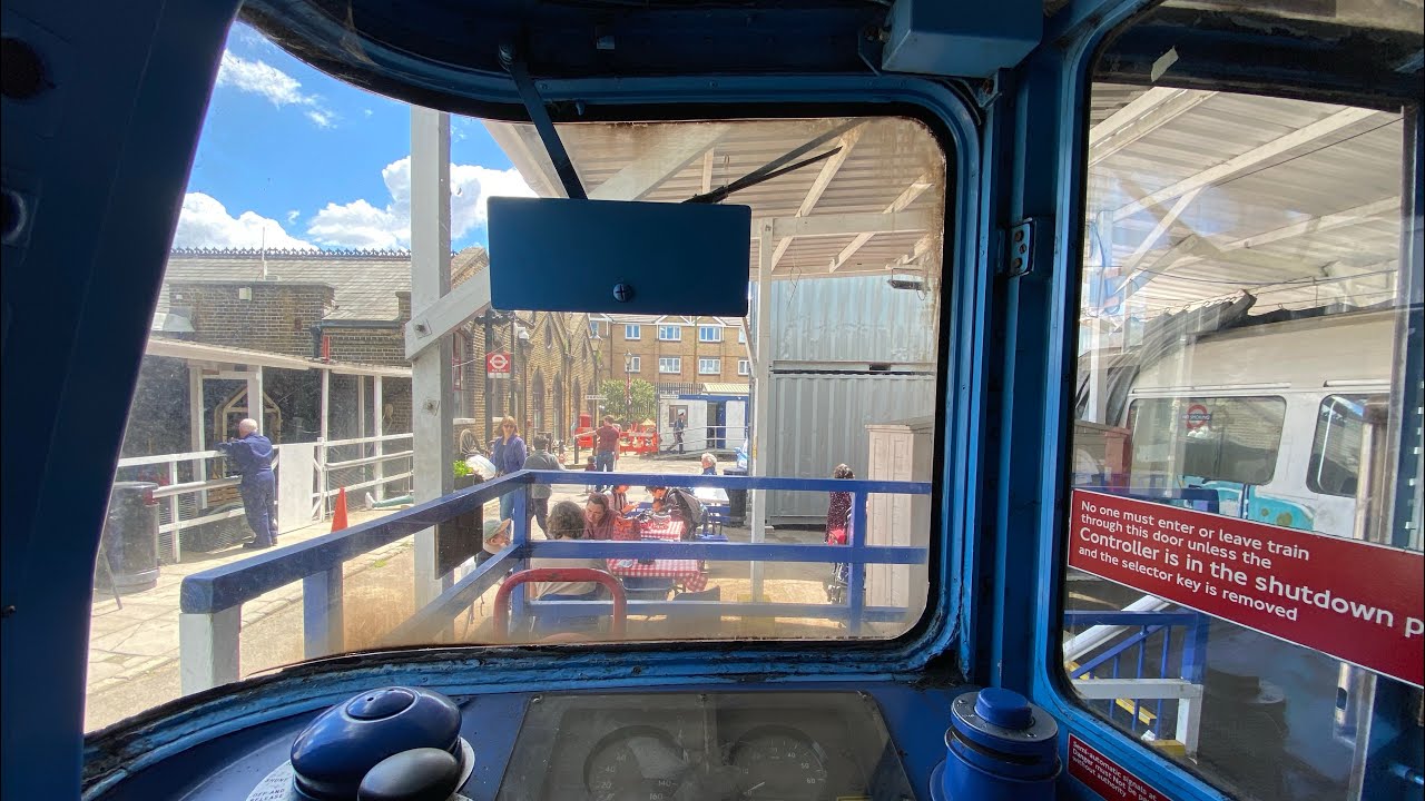 Victoria Line 1967 Stock walkaround with cab view - YouTube