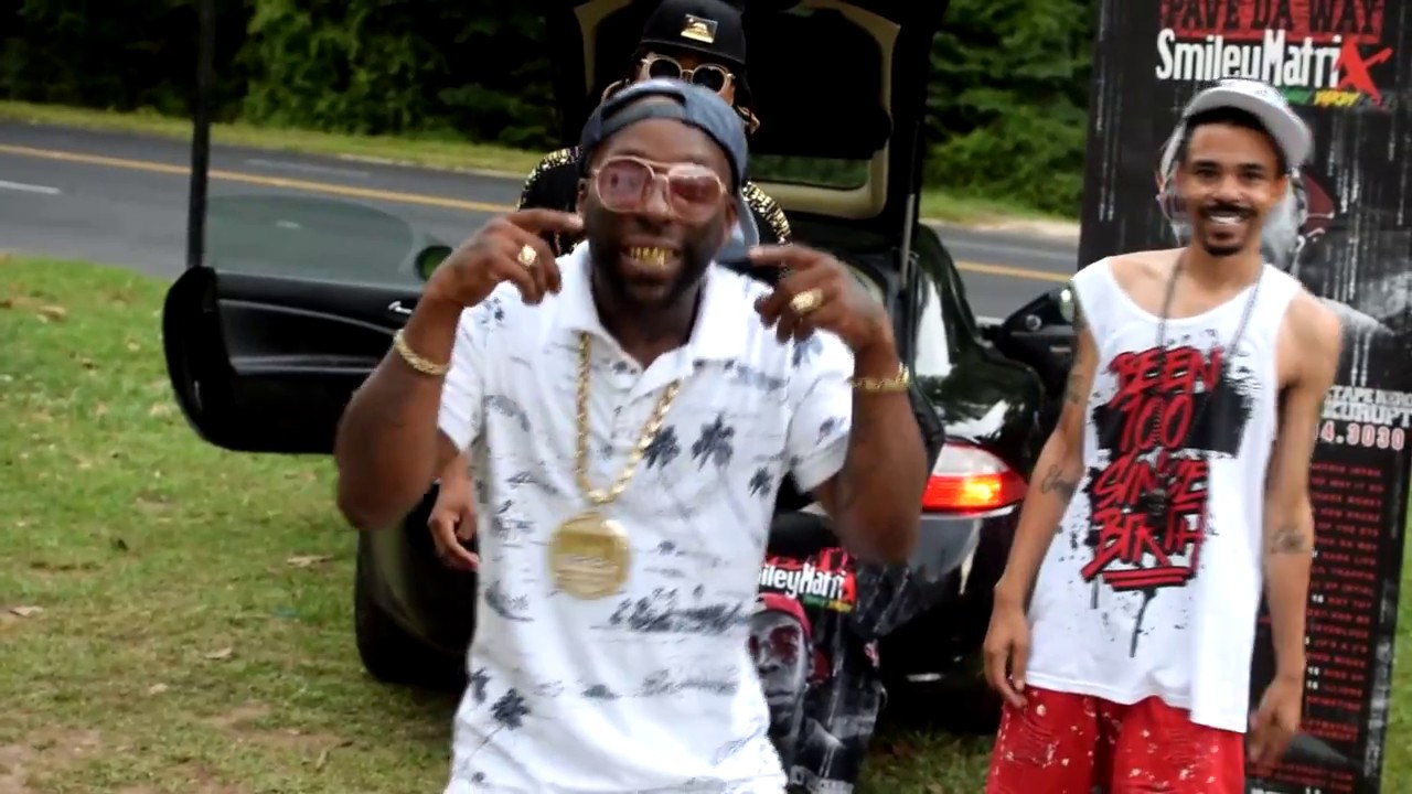 Nezquik Smiley Matrix Ft Freezymvp - YouTube