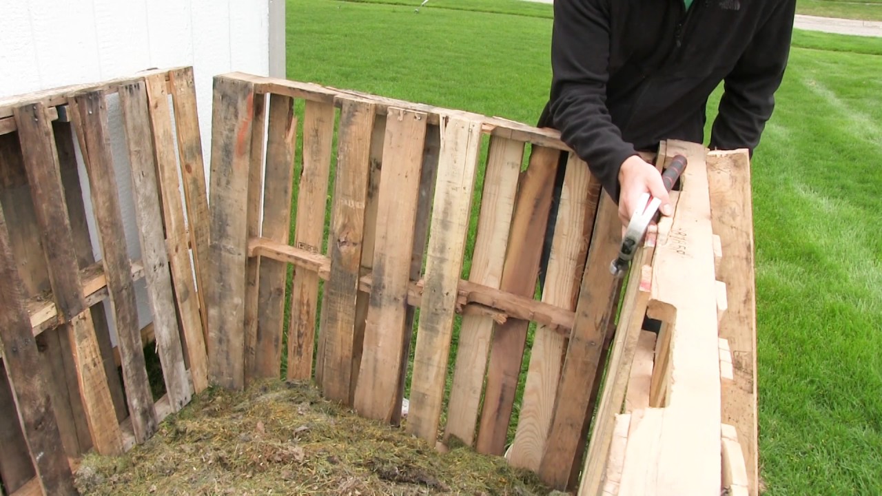 5 Minute DIY Compost Corral for FREE! - YouTube