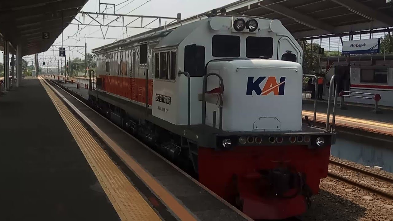 Kereta Api Spesial - KLB Gerbong Barang Ke Nambo Berhenti Di Stasiun ...