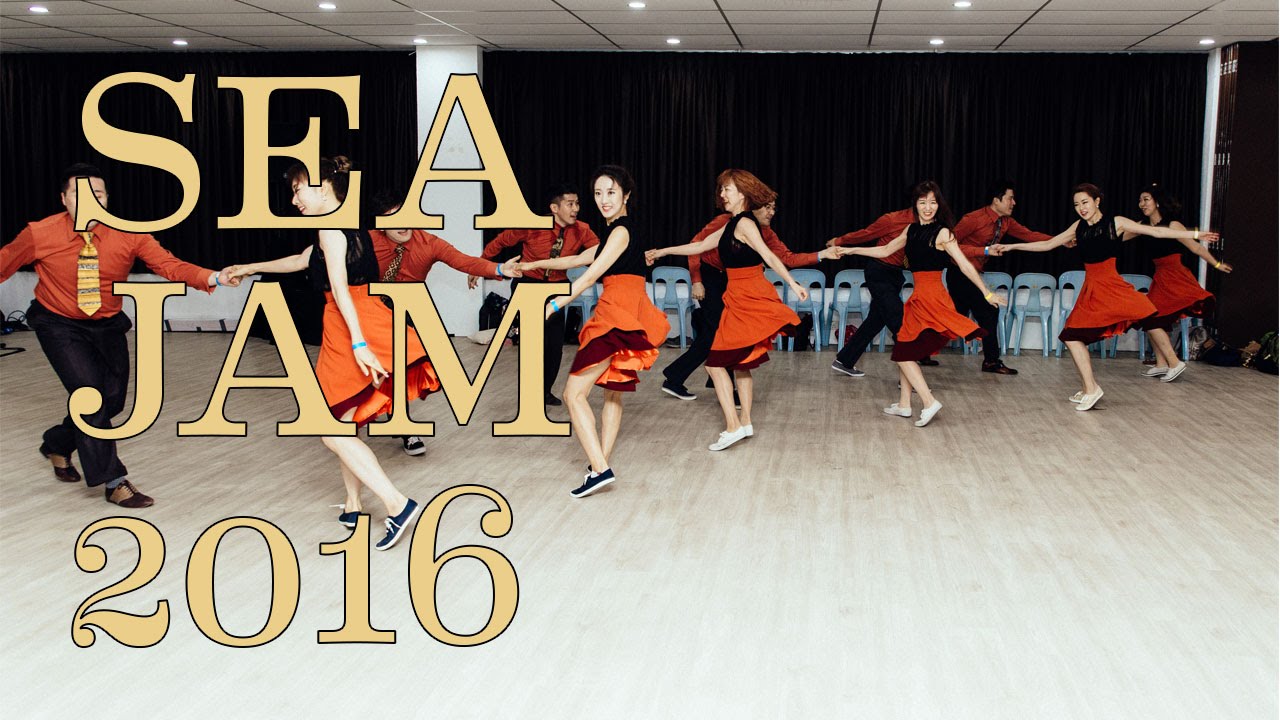 night and day at SEA Jam 2016 - YouTube