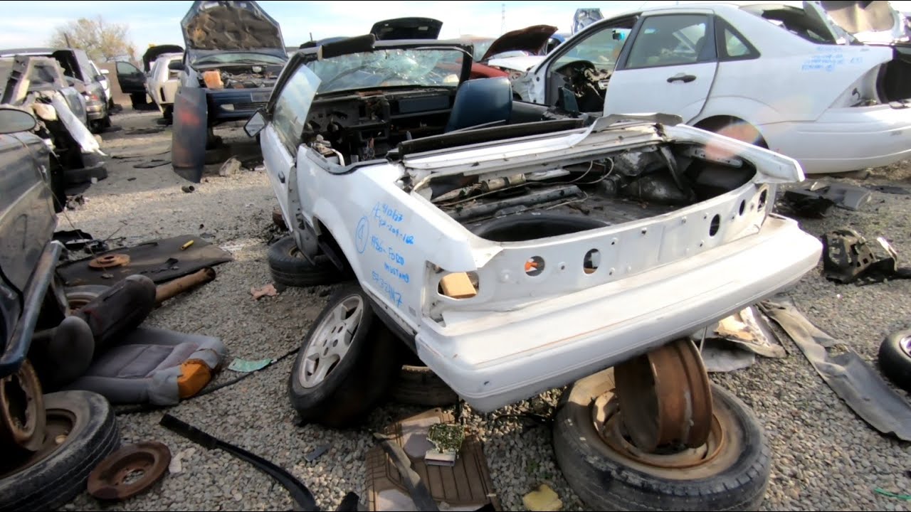 1986 Ford Mustang 5.0 Convertible Foxbody Junked in Junk Wrecking Yard ...