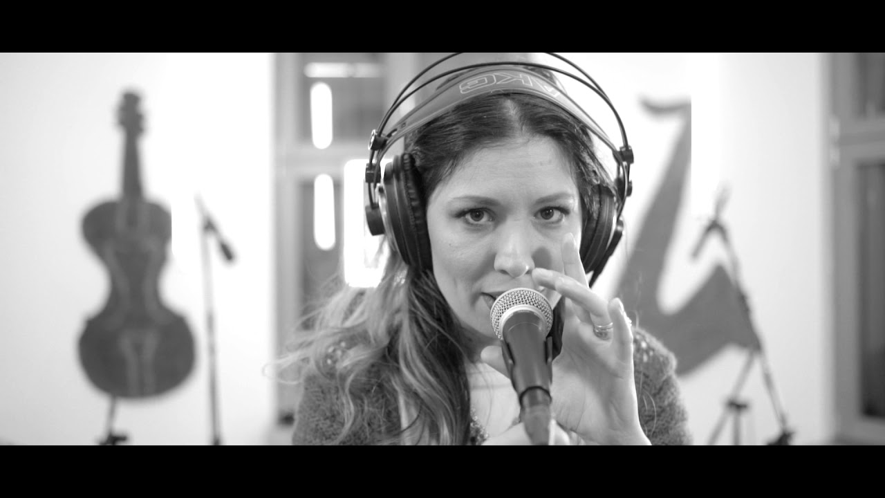 Cristina Balan - Final de razboi (ULive Session) - YouTube