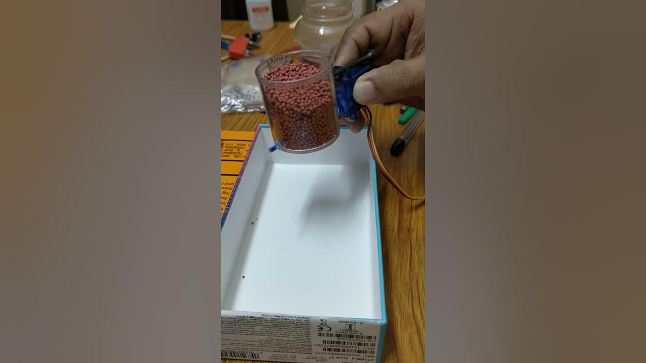 SIMPLE FISH FEEDER USING ARDUINO NANO AND WASTE MATERIAL - P2 - YouTube