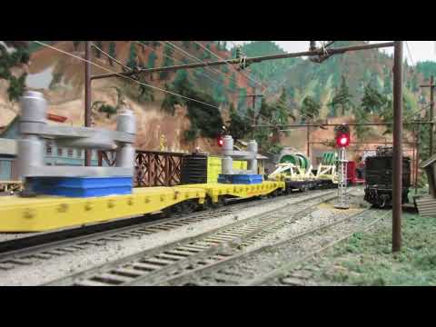 Great Northern Railway: GN W 1 electric freight with 'flat loads' at ...