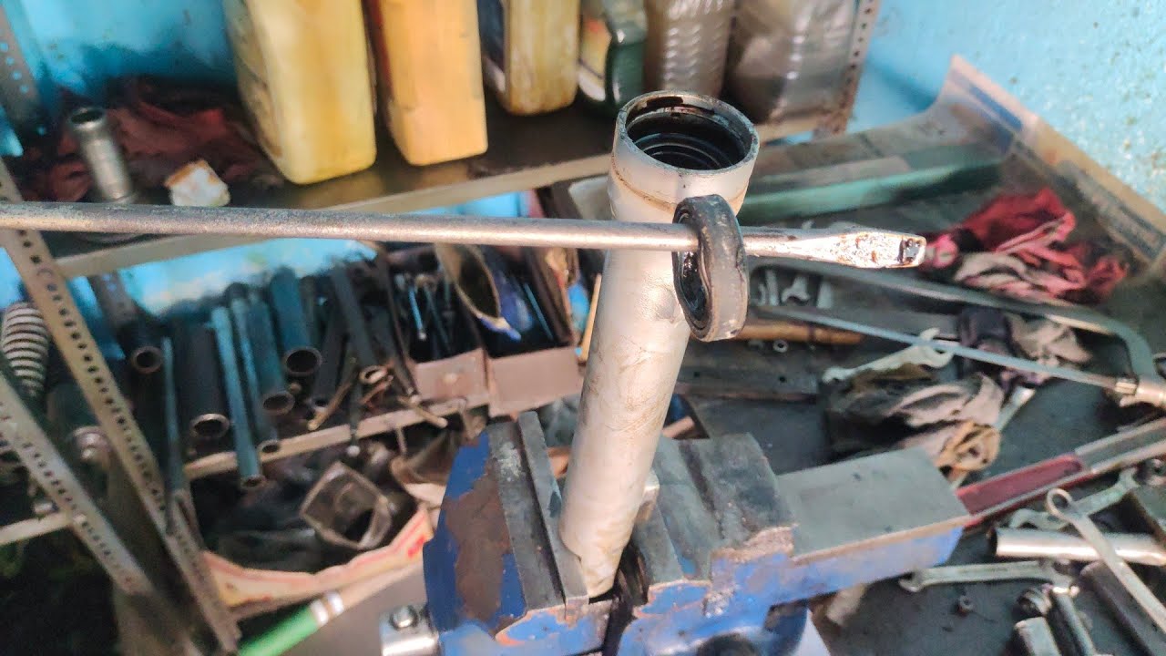 Splendor front shocker Reparing 🤫||How to change front Shocker oil seal ...