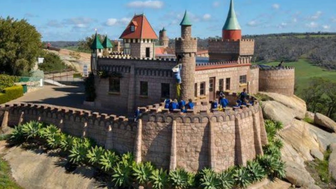 "The Castle" by Edwin Muir in rhyme and rhythm. - YouTube