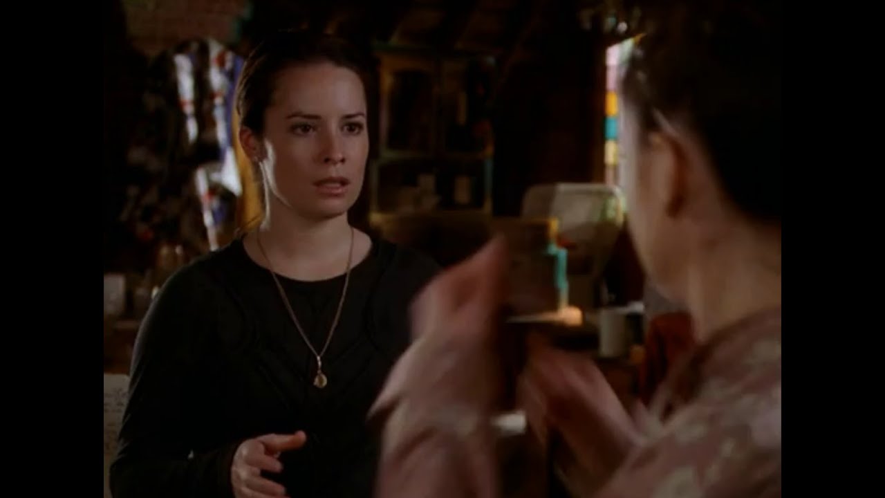 Charmed - Phoebe (Alyssa Milano) one punch KO Piper (Holly Marie Combs ...