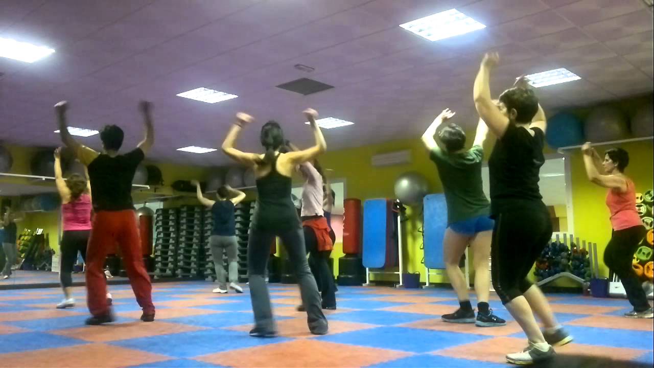 CLASE DE AEROBIC SALSA EN ZONA7 - YouTube