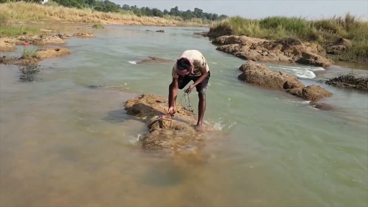 How to catch a big fish - The Fishing Guru - YouTube